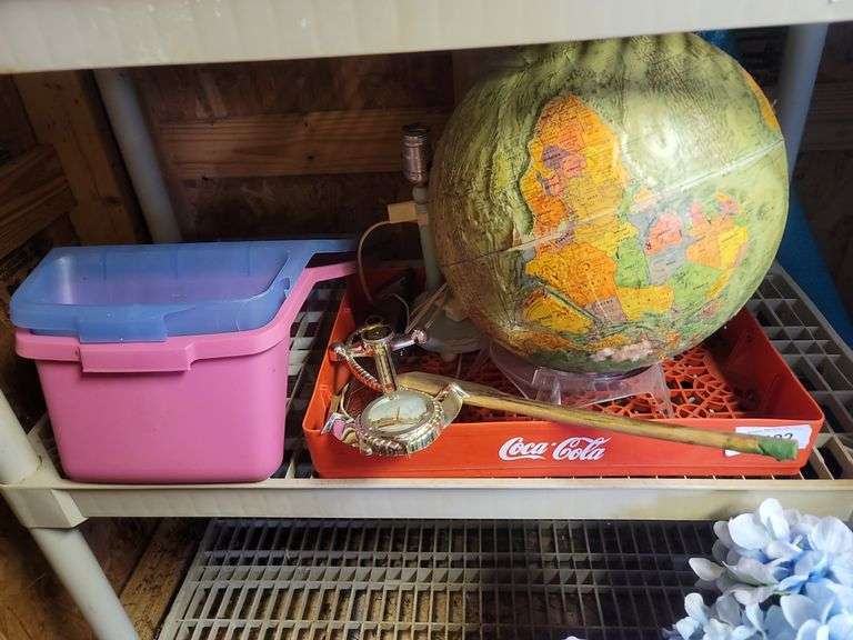 Coca-Cola flat, world globe plus - Auction Services LTD