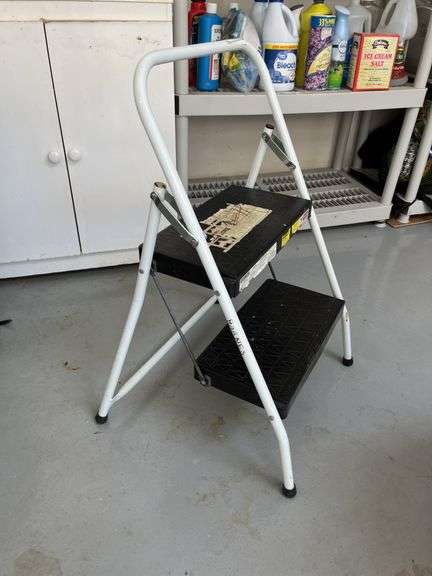 Step stool - Auction Services LTD