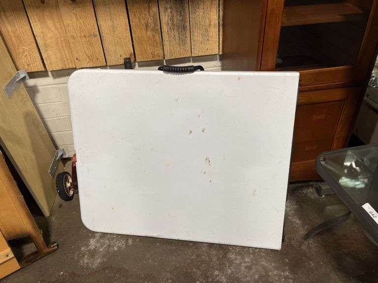 Folding table - Auction Services LTD