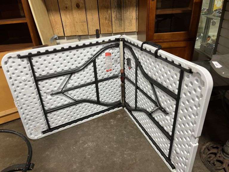 Folding table - Auction Services LTD