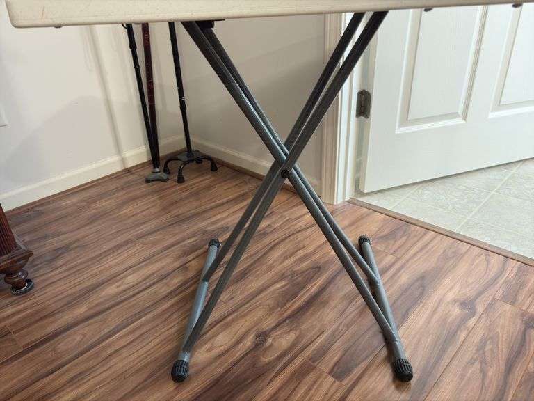 Folding table - Auction Services LTD