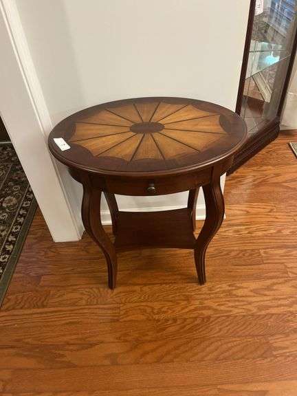 Side Table - Auction Services LTD
