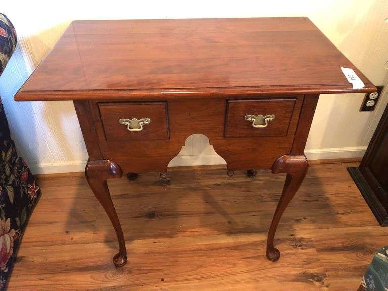 Entryway table - Auction Services LTD