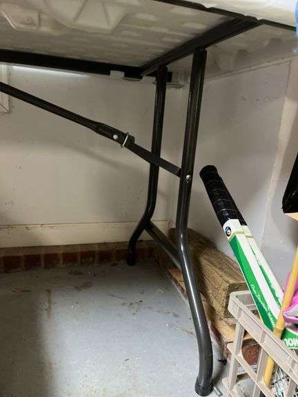 Folding table - Auction Services LTD