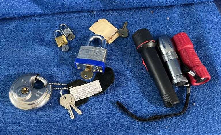 Flashlights and locks - Auction Services LTD