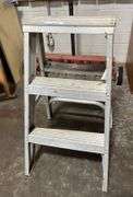 Step stool - Auction Services LTD