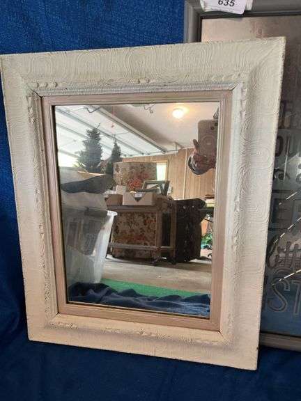 Mirror and frame - Auction Services LTD
