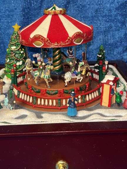 Carousel music box - Auction Services LTD