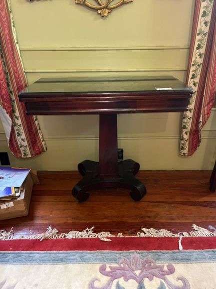 Entryway table - Auction Services LTD