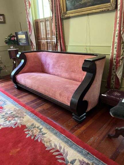 Antique sofa - Auction Services LTD