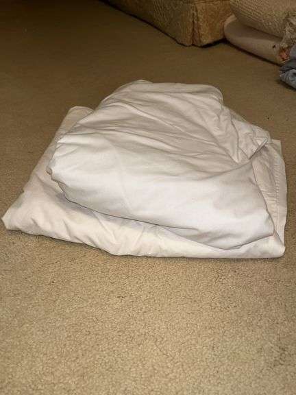 Bed linens - Auction Services LTD