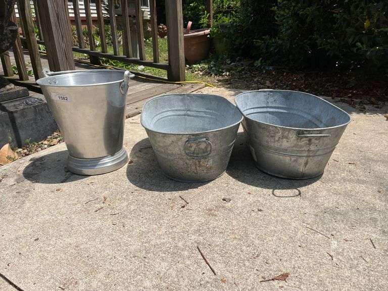 Metal buckets - Auction Services LTD