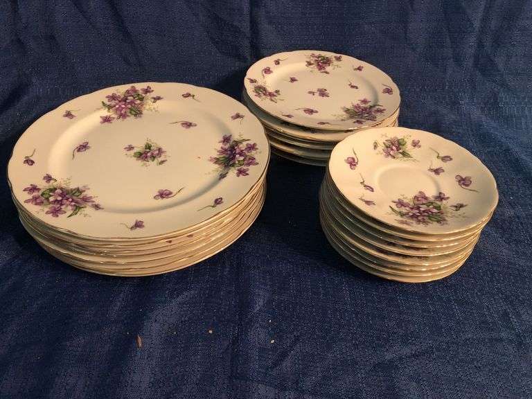 Rossetti Spring Violets Plates - Auction Services LTD