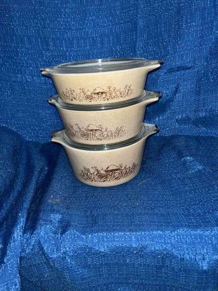 Pyrex bowls - Auction Services LTD