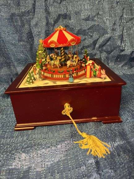 Carousel music box - Auction Services LTD