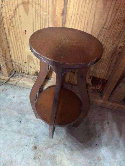 Side tables - Auction Services LTD