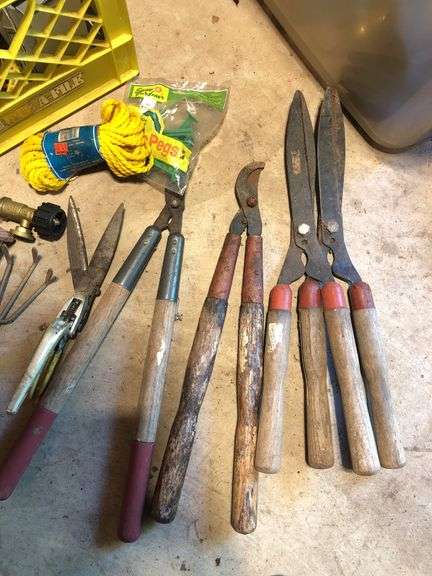 Yard tools - Auction Services LTD