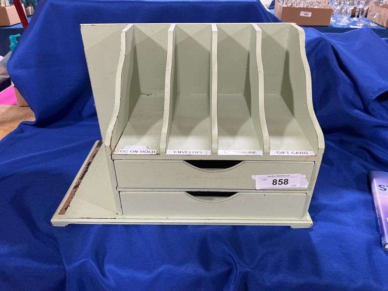 Organizing shelf - Auction Services LTD