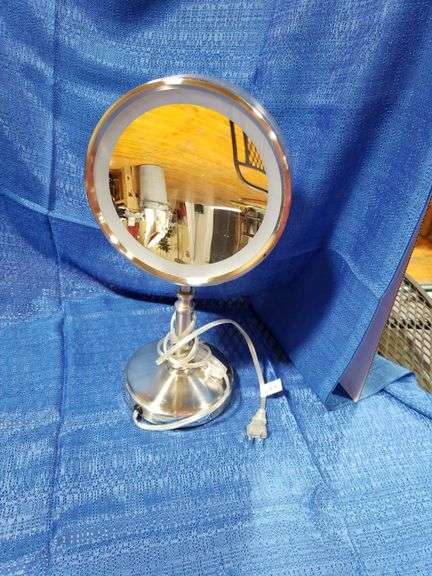 Magnifying mirrors - Auction Services LTD