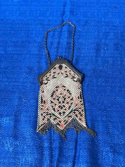 Vintage mesh bag - Auction Services LTD