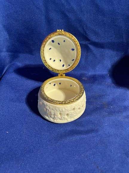 Frames & trivet boxes - Auction Services LTD