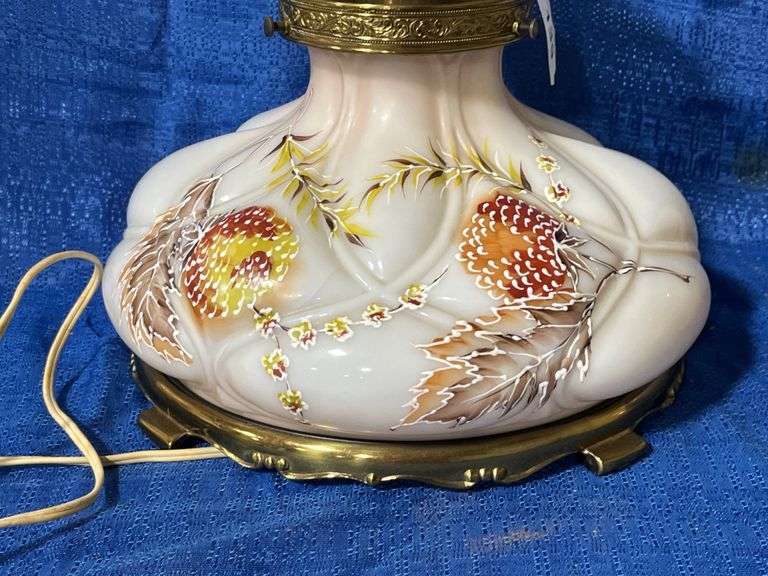 Gone With the Wind lamp - Auction Services LTD