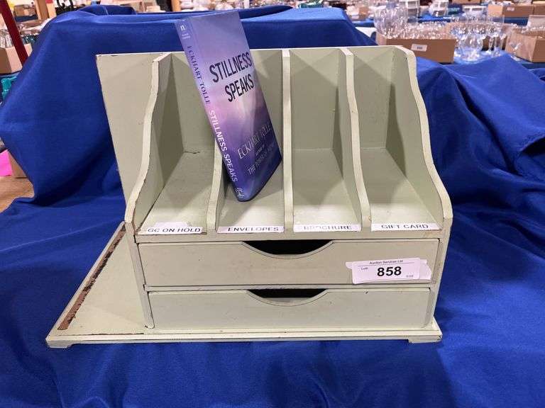 Organizing shelf - Auction Services LTD