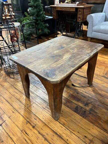 Rustic wood table - Auction Services LTD