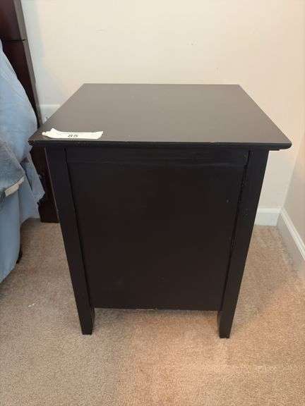 Night table - Auction Services LTD