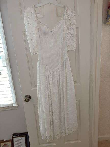 Wedding Dress - Auction Services LTD