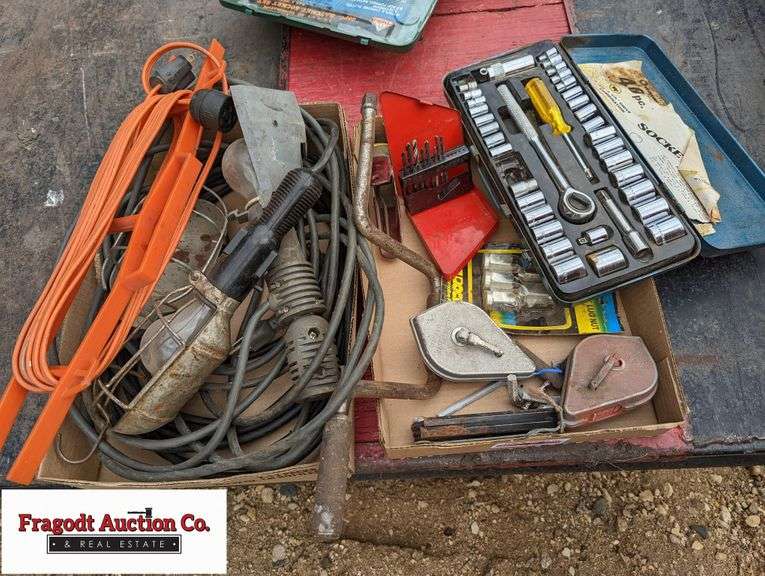 Trouble Light, Socket Set, Chalk Line - Fragodt Auction and Real Estate LLC