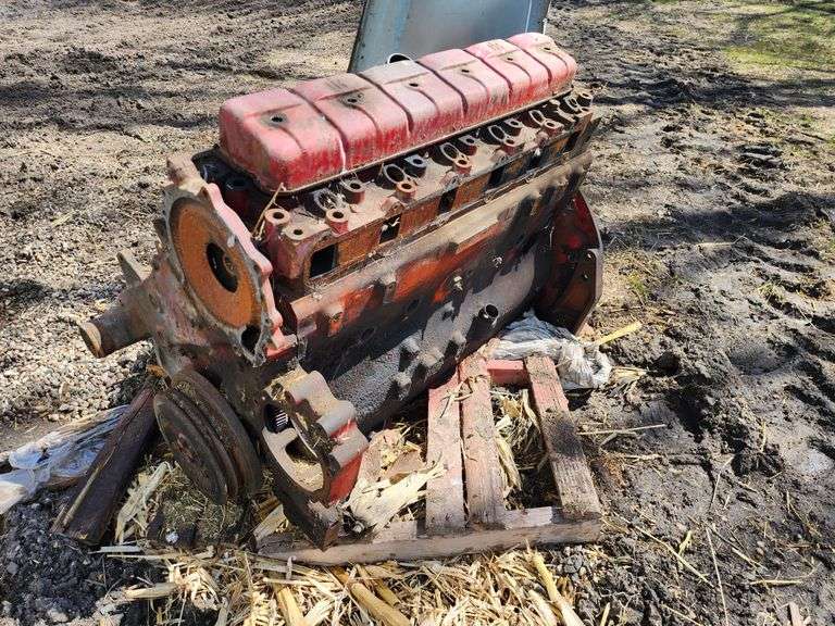 International 414 Engine, Missing Some Parts (what you see in the ...