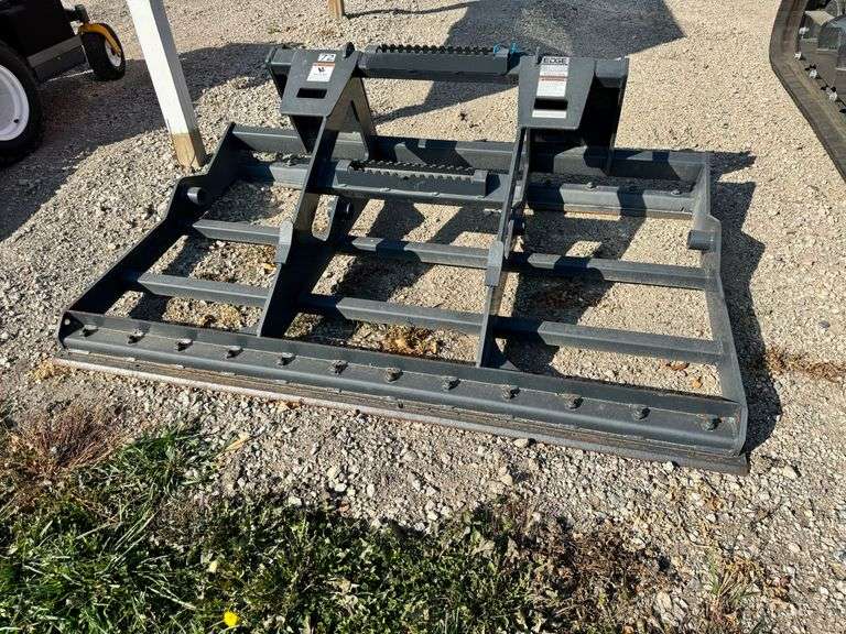 2016 CE Edge 72″ land leveler in very good condition. This Land Leveler ...