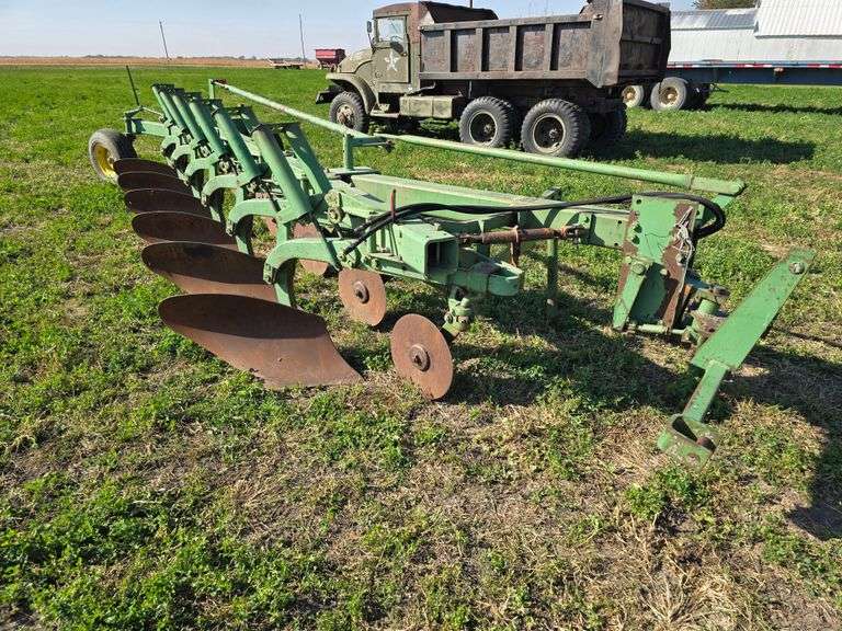 John Deere 6 Row 18” Plow, Full Coulters, Semi Mounted, Very Low Acres ...