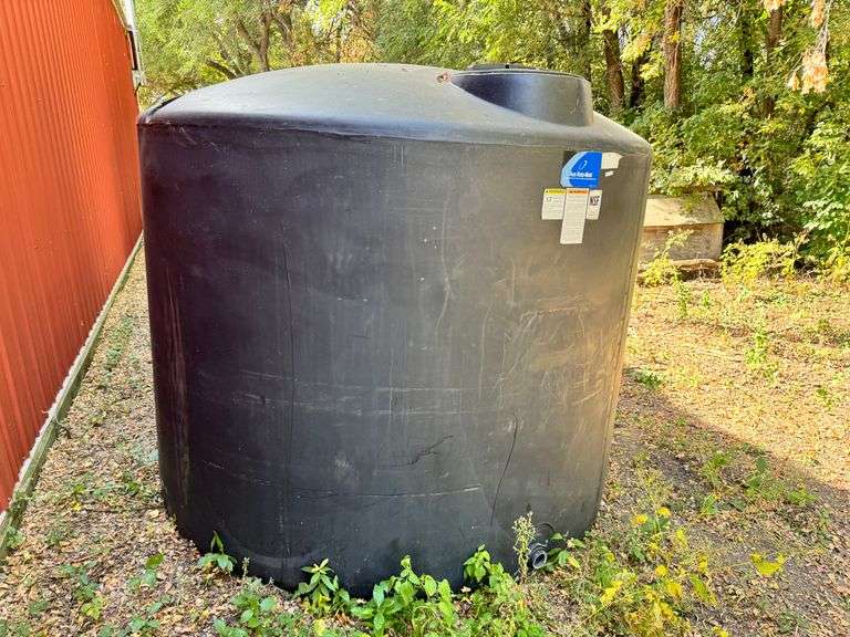 1650 Gallon Black Poly Tank - Fragodt Auction and Real Estate LLC