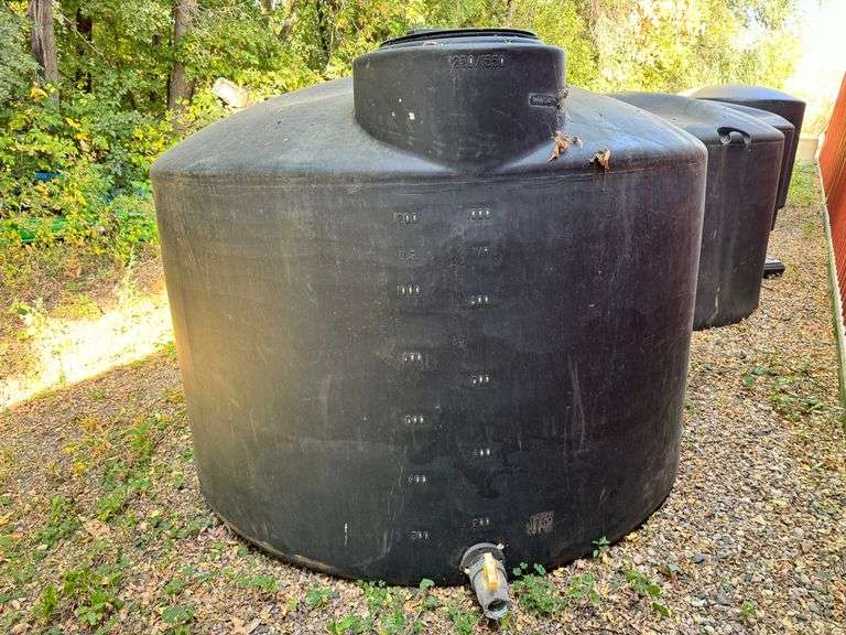 1550 Gallon Black Poly Tank - Fragodt Auction and Real Estate LLC