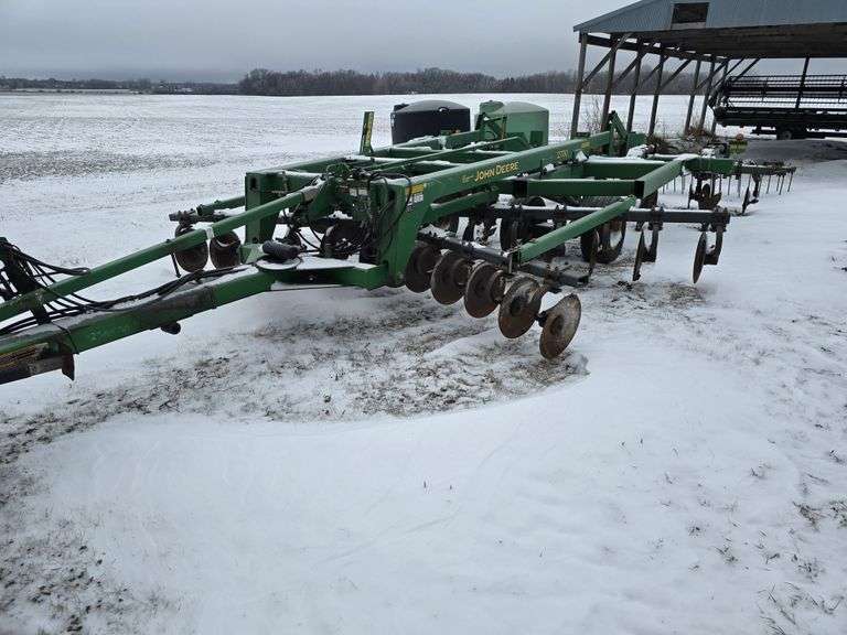 John Deere 2700 Disk Ripper, 7 Shank with Hydraulic Rear Leveling Disks ...