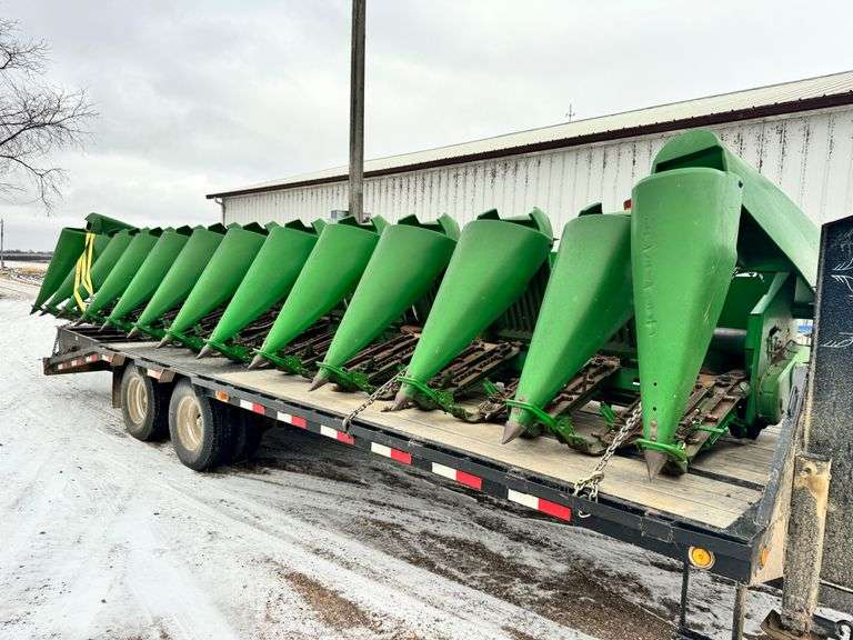 John Deere 1293 Cornhead, Hydraulic Adjust Deck Plates, Per Seller: Has ...