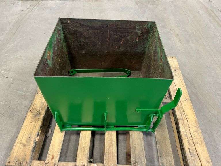 Rock Box off John Deere 4020 - Fragodt Auction and Real Estate LLC