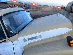 1976 IH Loadstar 1800 Truck Cab, with V8 engine, front axle, 5+4 Trans ...