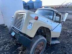 1976 IH Loadstar 1800 Truck Cab, with V8 engine, front axle, 5+4 Trans ...