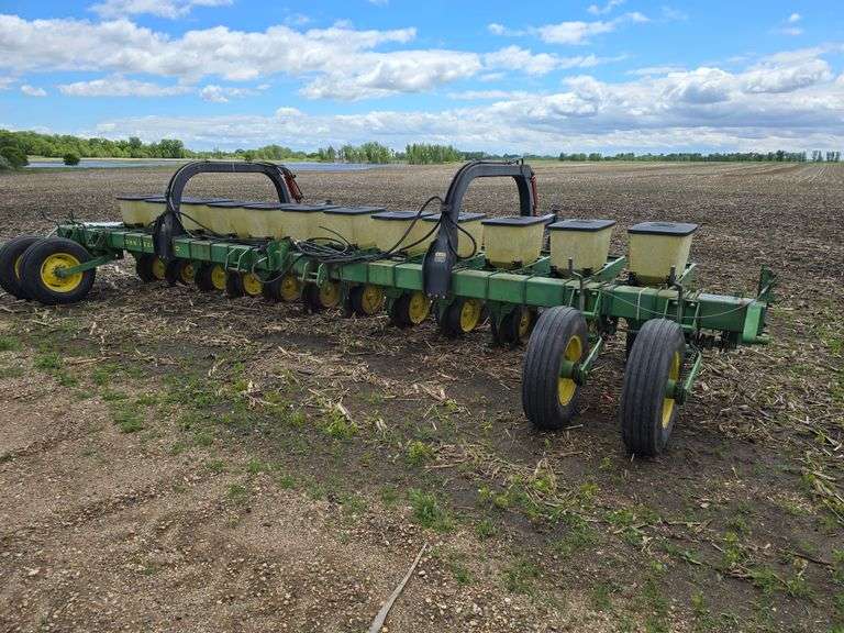 John Deere 12 Row 22” Rims, 2pt, Semi Mounted Planter on 7100 bar ...