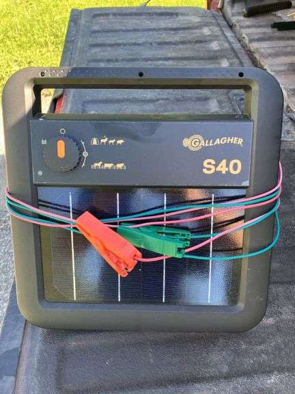 Gallagher S40 Solar Fencer, 0.4 Joules, 25 Mi Range - Fragodt Auction ...