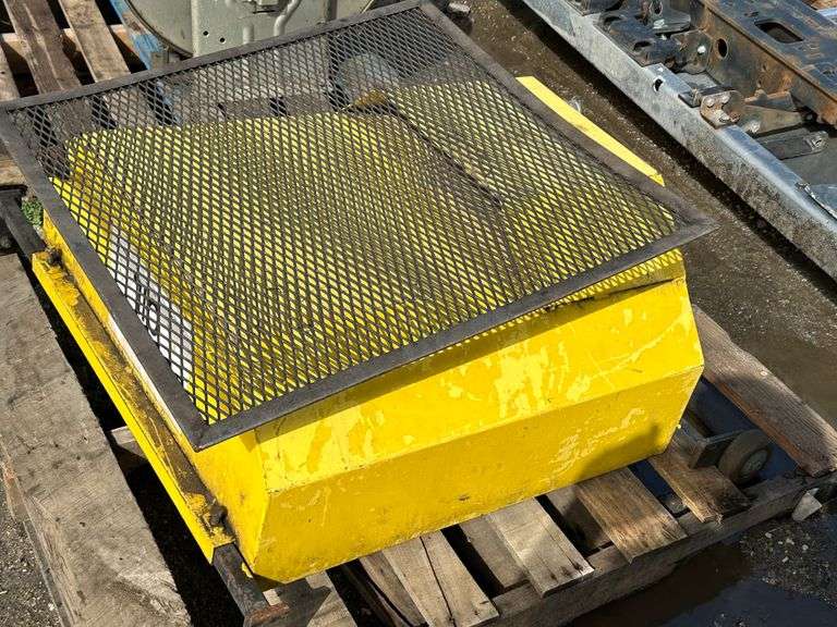 Waste Oil Cart for Used Oil - Fragodt Auction and Real Estate LLC