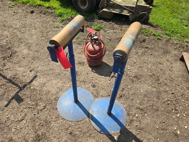Rolling Stands - Fragodt Auction and Real Estate LLC