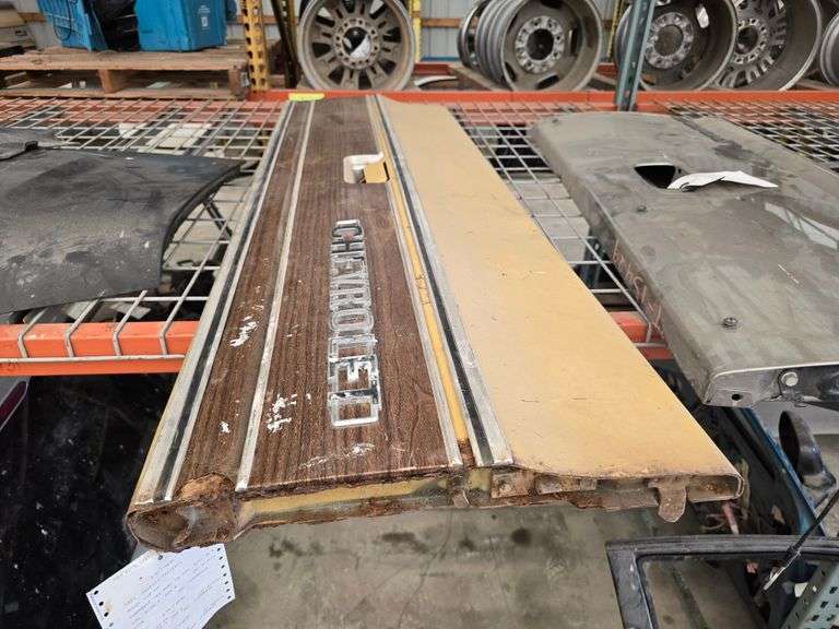 ’01 Silverado 1500 and Chevrolet C10 Tailgate - Fragodt Auction and ...