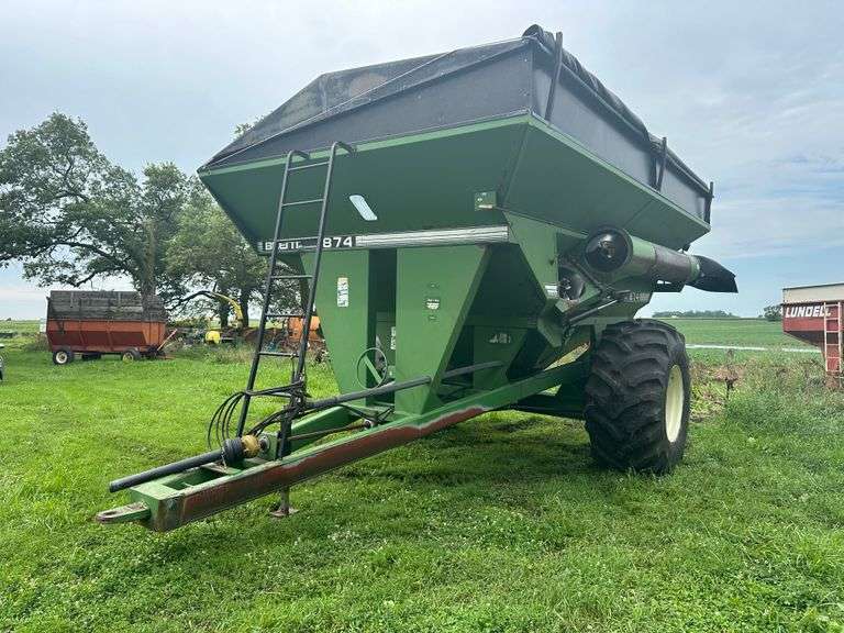 Brent 874 Grain Cart, Left Front Unload, 30.5x32 Rubber, 1 New Tire and ...