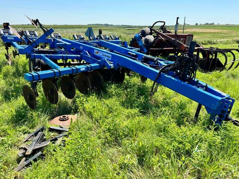 DMI Ripper, 7 Shank, Spring Reset, Disk on the Front and Leveling Disk ...