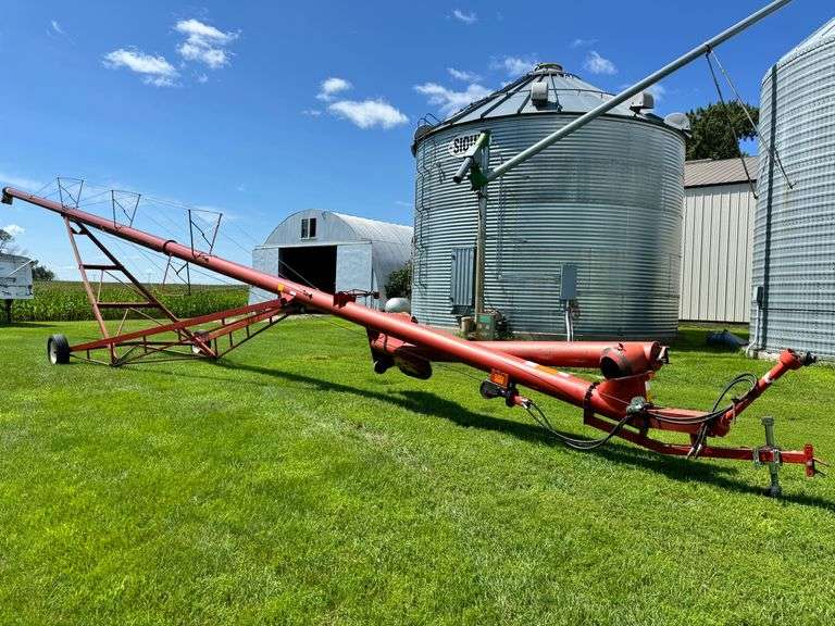 Feterl 10" x 71' Auger with Swing Away Hopper, Hydraulic Lift, 540 PTO ...