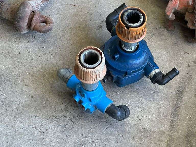 (2) PTO Pumps, 1 Small 1000 PTO and 1 540 PTO - Fragodt Auction and ...